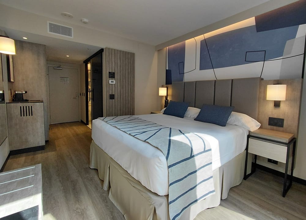 RIU debuts first Canadian hotel, opening RIU Plaza Toronto