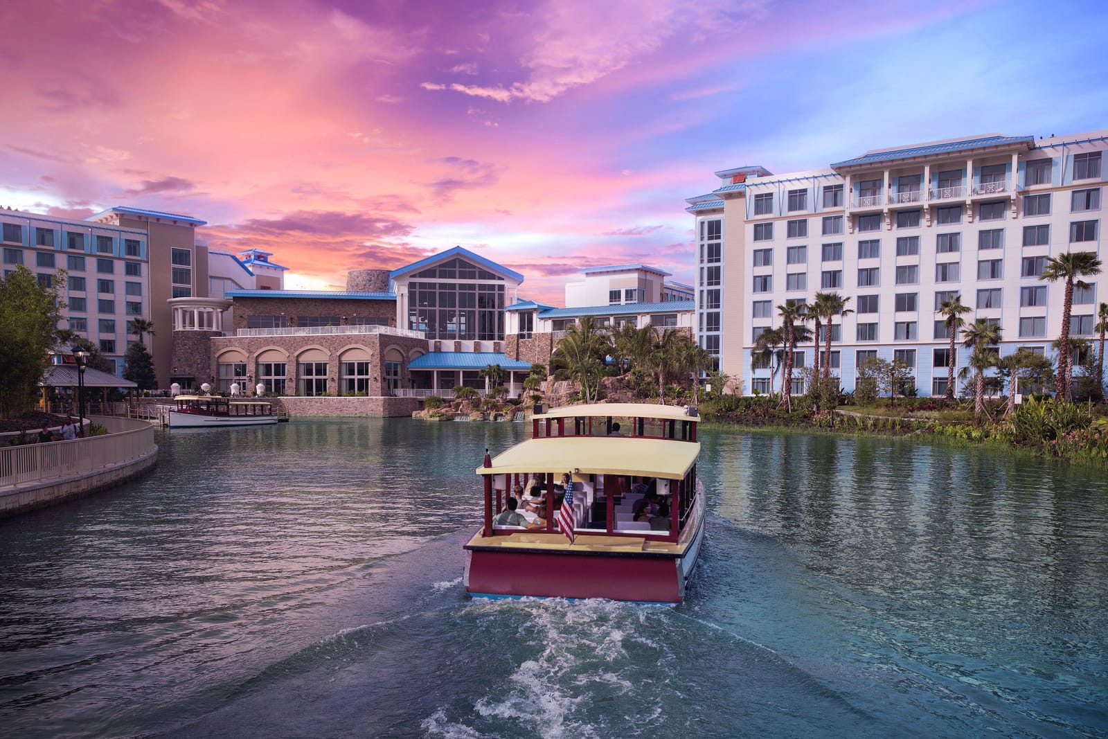 How to get around Universal Orlando parks from Sapphire Falls Resort